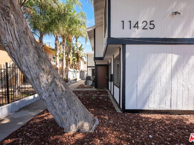 11425 Tiara Street