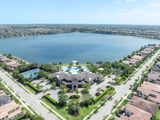11425 Watercrest Cir E, Parkland, FL 33076 | MLS #B26035