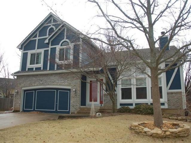11425 S Northwood Cir, Olathe, KS 66061