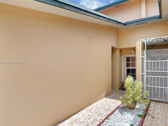 11426 NW 4th Ter, Unit 11426, Sweetwater, FL 33172 | MLS #A11996