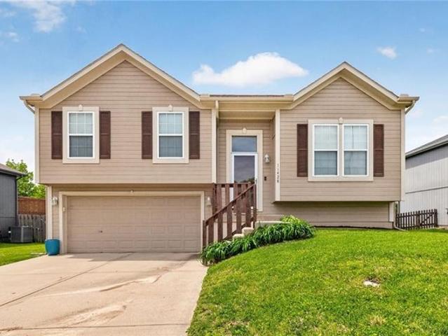 11428 N Farley Ave, Kansas City, MO 64157