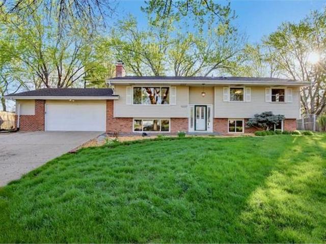 11429 Valley Ct, Burnsville, MN 55337