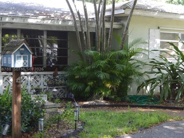 11429 NE 11th Pl, Biscayne Park, FL 33161