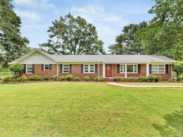 1142 Fox Squirrel Ridge Rd, Pickens, SC 29671