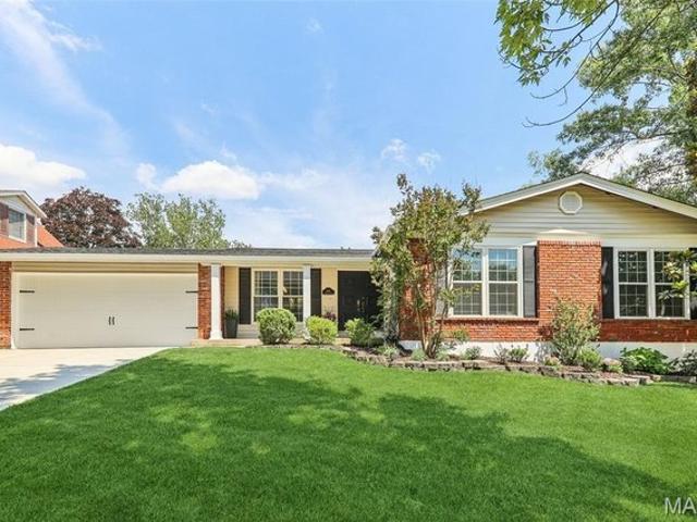 1142 Richland Dr, Chesterfield, MO 63017
