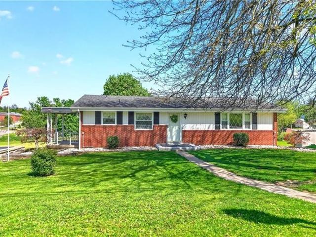 1142 W Laurel Cir, Mount Pleasant, PA 15666