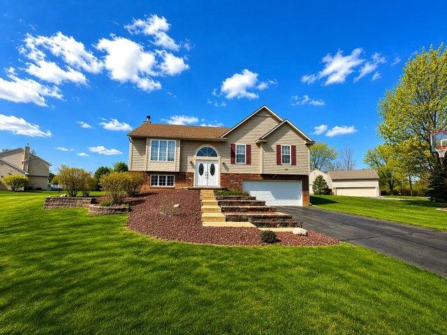 11437 Saddlebrook Cir, Pinckney, MI 48169