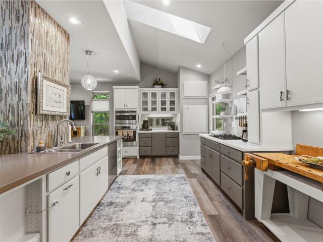 11435 Oak Leaf Circle