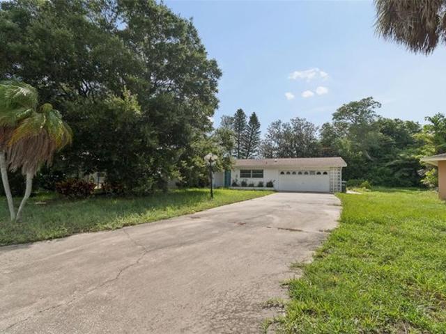 11435 Oval Dr E, Largo, FL 33774