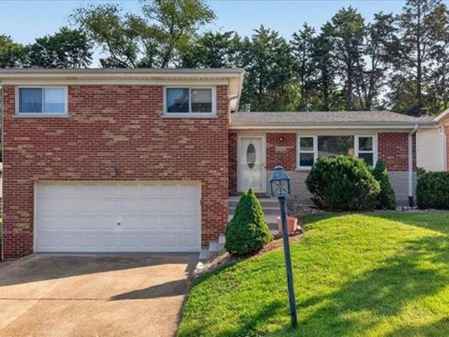 1143 Mary Candace Ln, Saint Louis, MO 63125