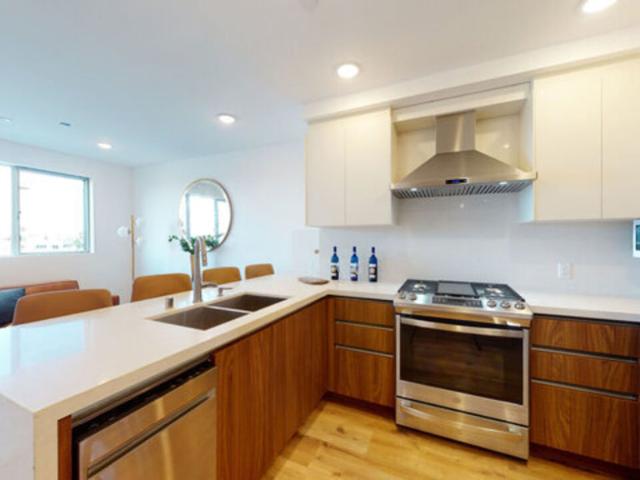 1143 Glenville Drive 302