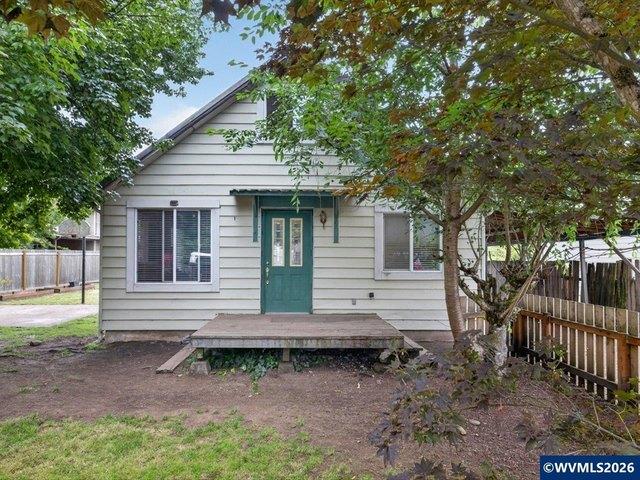 1143 Redwood St, Sweet Home, OR 97386