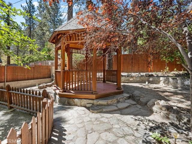 1143 robin Road