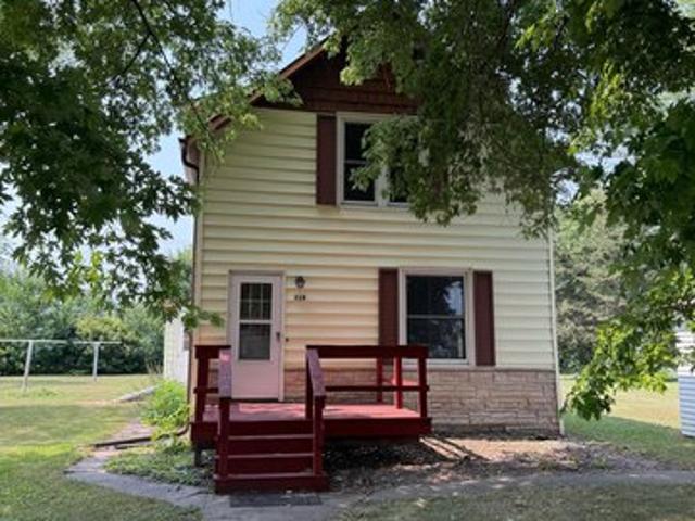 114 3rd St N, Fairmount, ND 58030