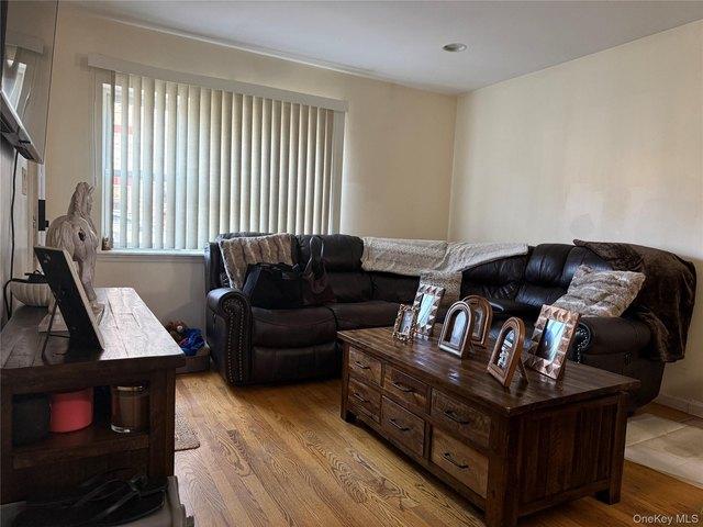 114 01 Taipei Ct, College Point, NY 11356