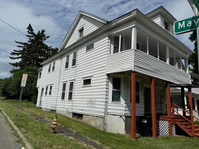 114 116 Eastman Ave. 2 Bedrooms, 1 Bathroom