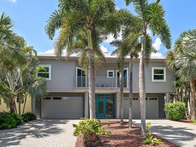 114 13th St, Belleair Beach, FL 33786