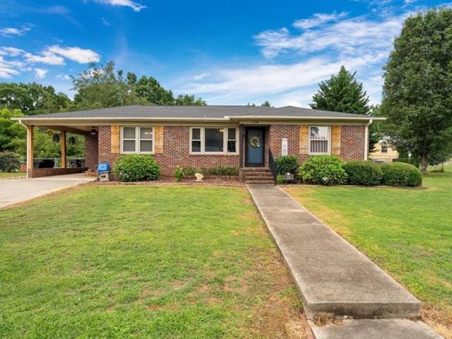 114 1st St, Central, SC 29630