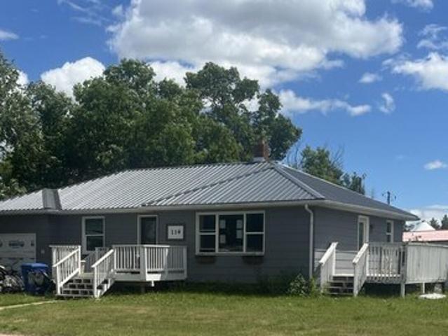 114 1st St SE, Halliday, ND 58636
