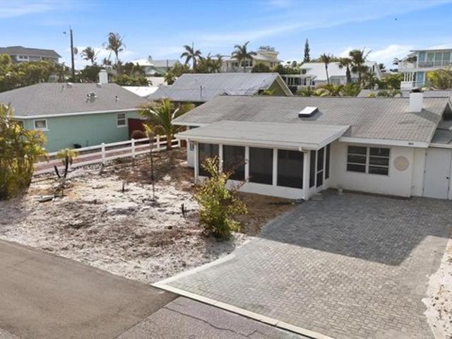 114 78th St, Holmes Beach, FL 34217
