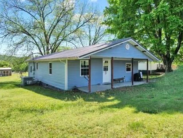 114 Chapel Avenue