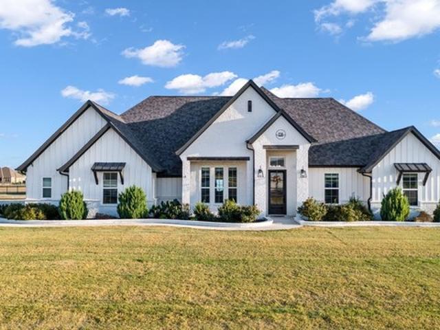 114 Chisos Dr, Decatur, TX 76234