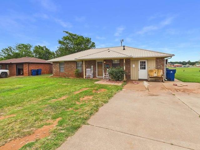 114 Apache Dr, Comanche, OK 73529