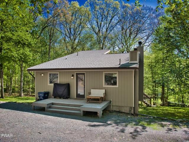 114 Ash Ln, Milford, PA 18337