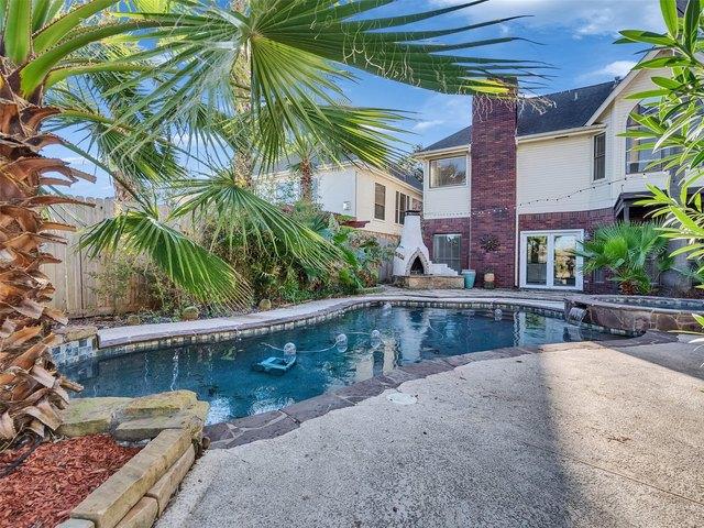 114 Bayou Bend Dr, League City, TX 77573