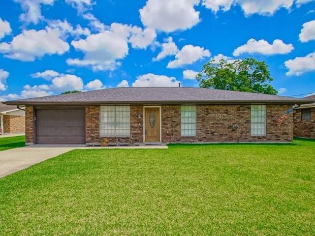 114 Ballay Dr, Belle Chasse, LA 70037
