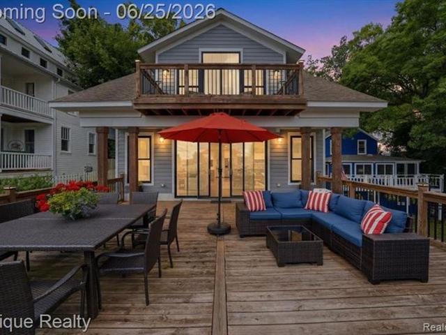 114 Bellevue Ave, Lake Orion, MI 48362