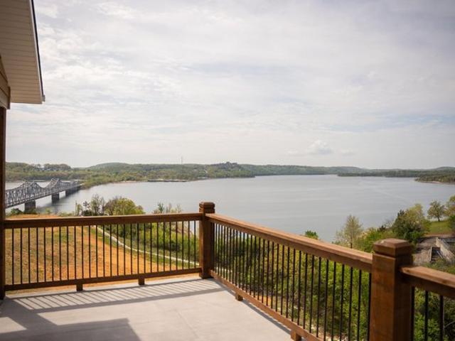 114 Bridgewater Loop Unit 1, Kimberling City, MO 65686
