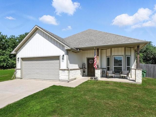 114 Byrom Ct, Whitesboro, TX 76273