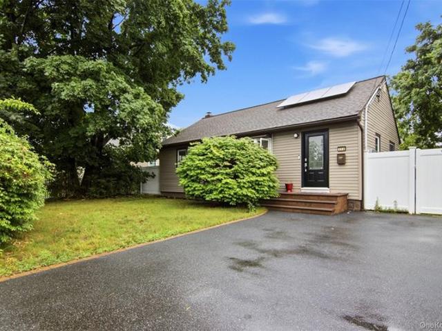 114 Davidson St, Wyandanch, NY 11798