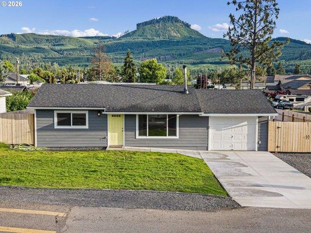 114 E 3rd St, Lowell, OR 97452