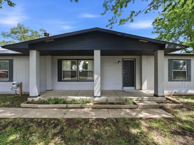 114 E 3rd St, Udall, KS 67146