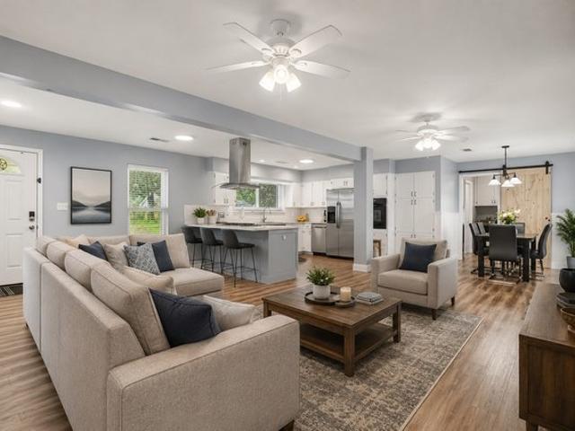 114 E Wildwinn Dr, Alvin, TX 77511