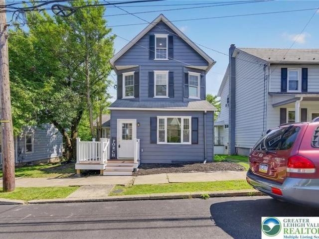 114 E High St, Nazareth, PA 18064