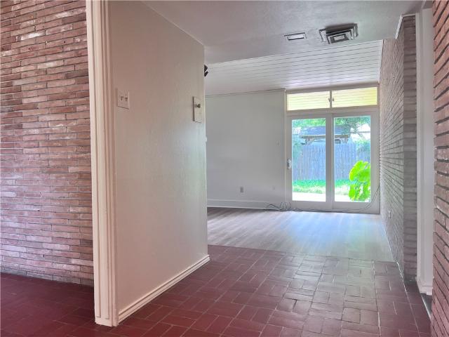 114 E Janin Circle