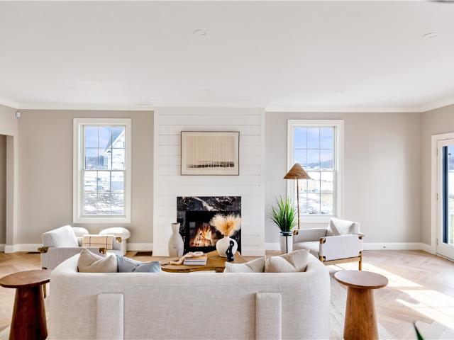 114 E Pt Dr, East Providence, RI 02916 | MLS #1400