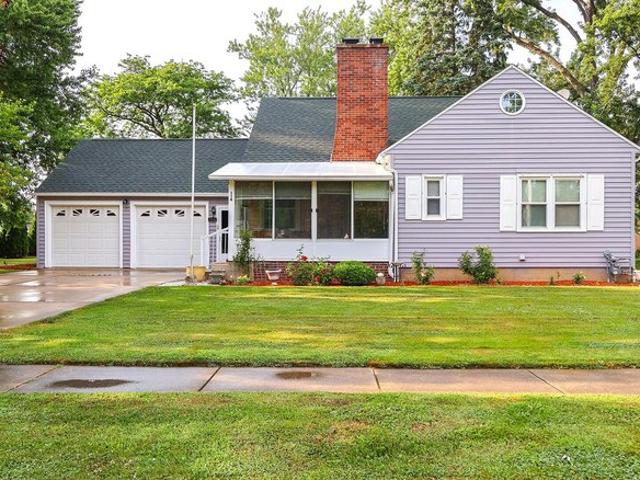 114 E Southeastern Ave E, Galien, MI 49113