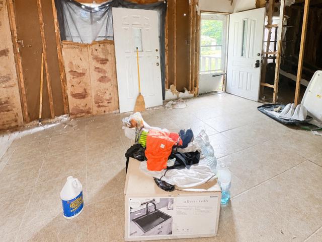 114 E Stacie Rd