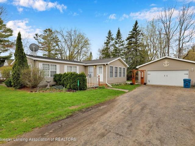 114 Flora Ave, Houghton Lake, MI 48629