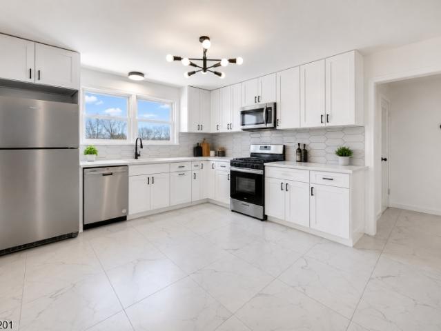 114 King St # 3