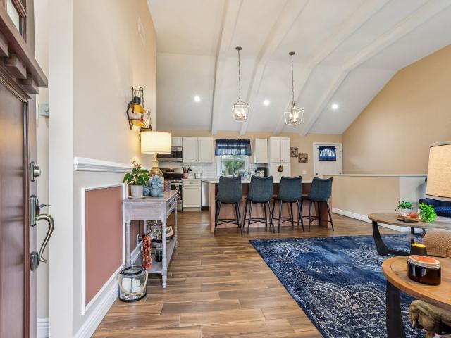 114 Hobart Ave