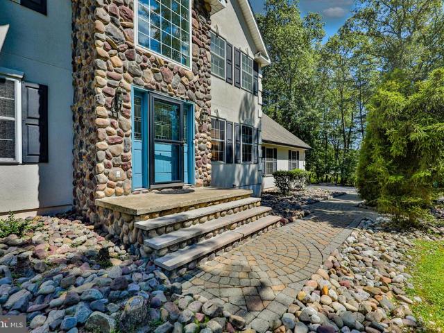 114 Hollow Drive