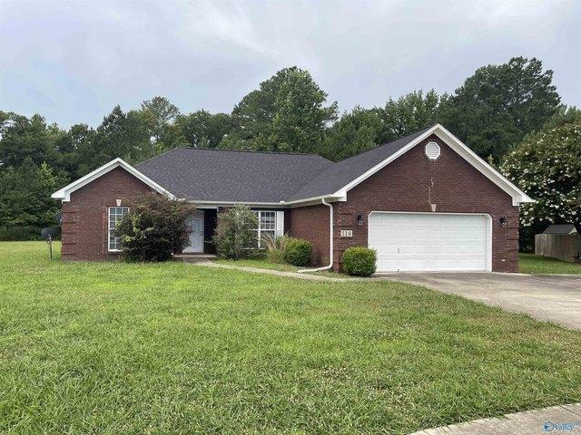 114 Jewell Cobb Ct, Owens Cross Roads, AL 35763