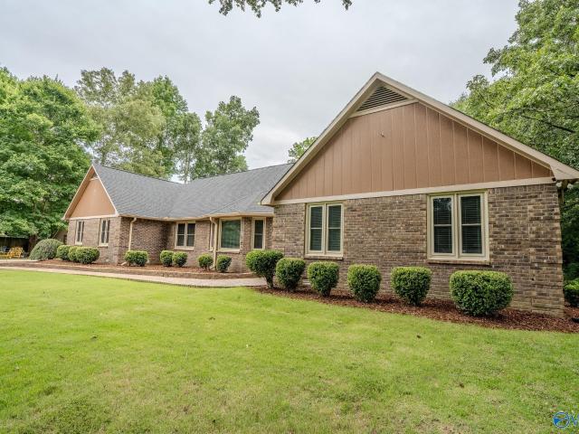 114 Oakleaf Circle