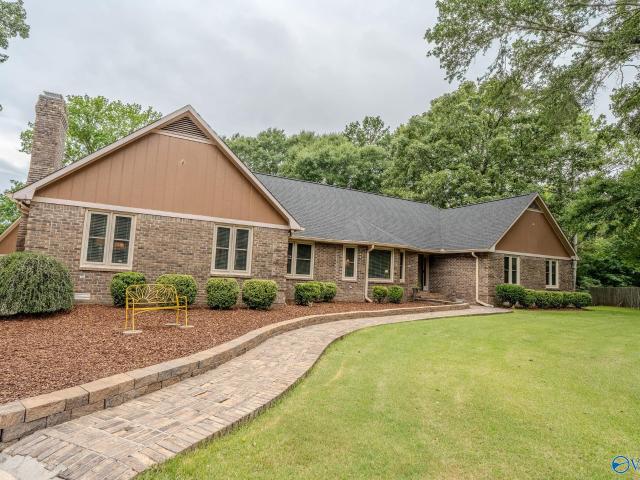 114 Oakleaf Circle