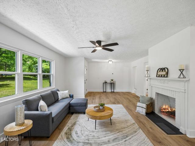 114 Lone Oak Drive